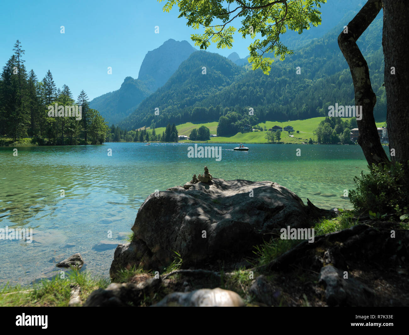 Hintersee, im Hintergrund der Berg Mühlsturzhorn, Ramsau ...