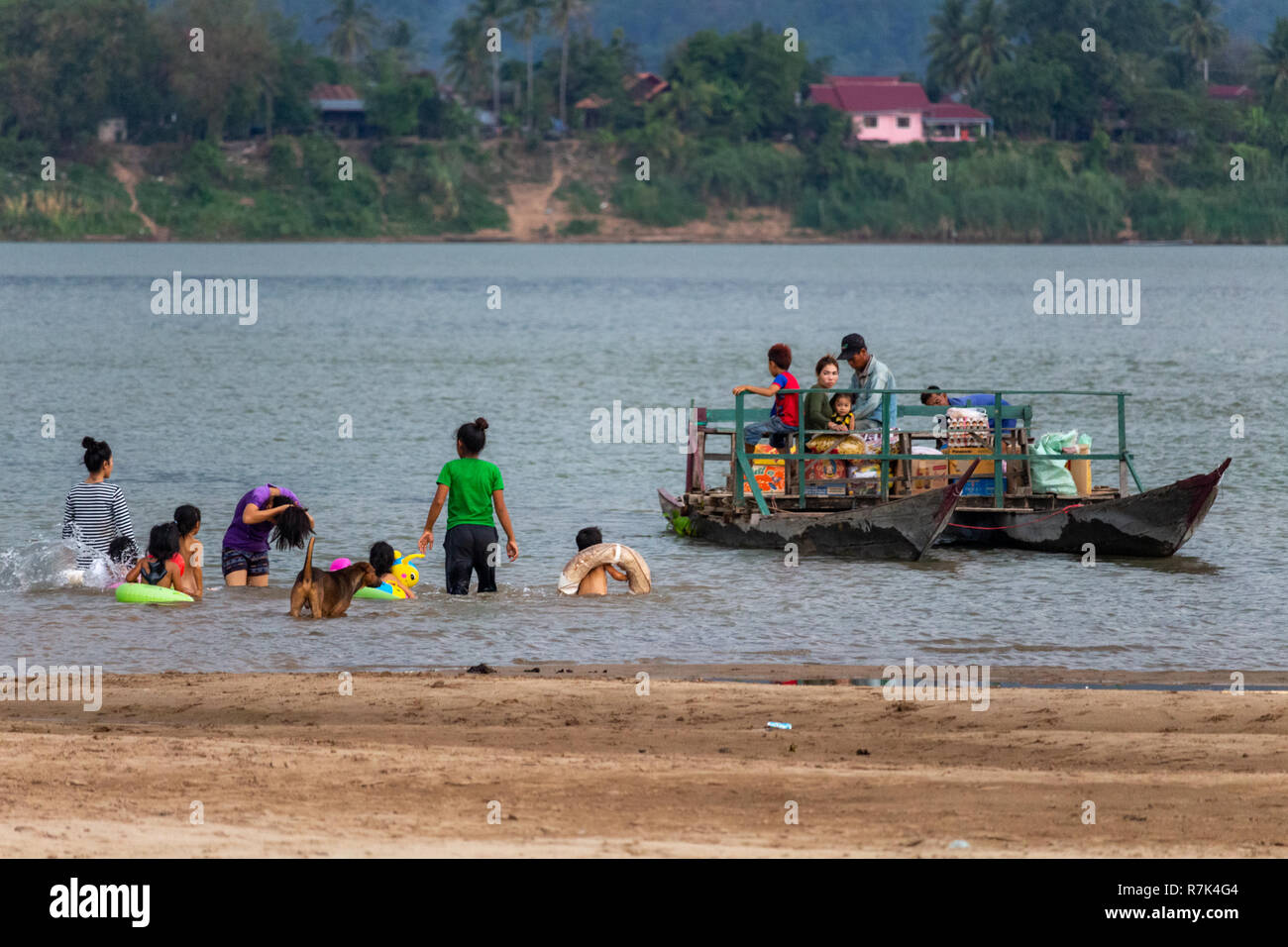 Don daeng river sunset hi-res stock photography and images - Alamy