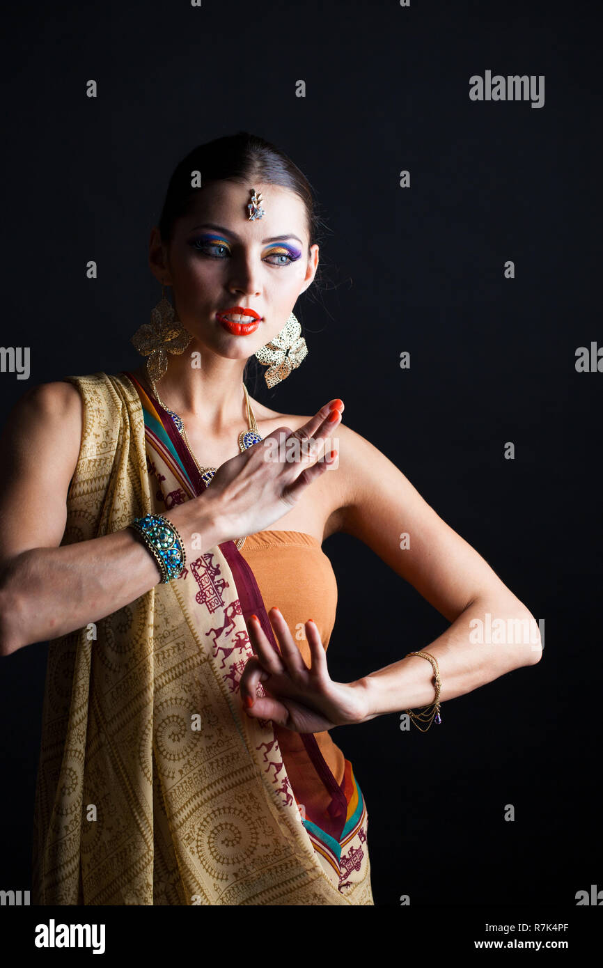 Indian sari dress hi-res stock photography and images - Alamy