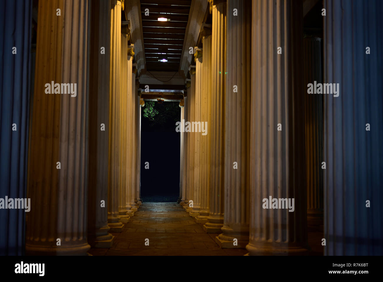 Column Colonnade Greece Roman Architecture at Kolkata Stock Photo - Alamy