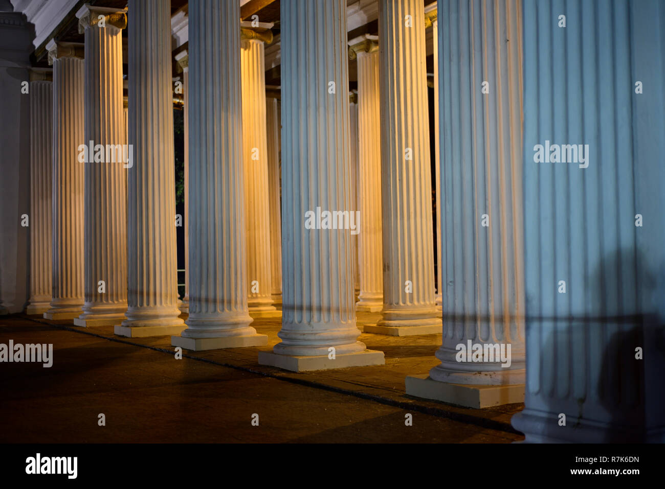Column Colonnade Greece Roman Architecture at Kolkata Stock Photo - Alamy