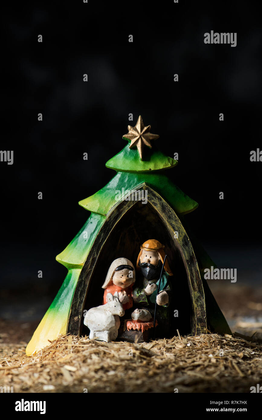 the holy family, the child jesus, the virgin mary and saint joseph, in ...