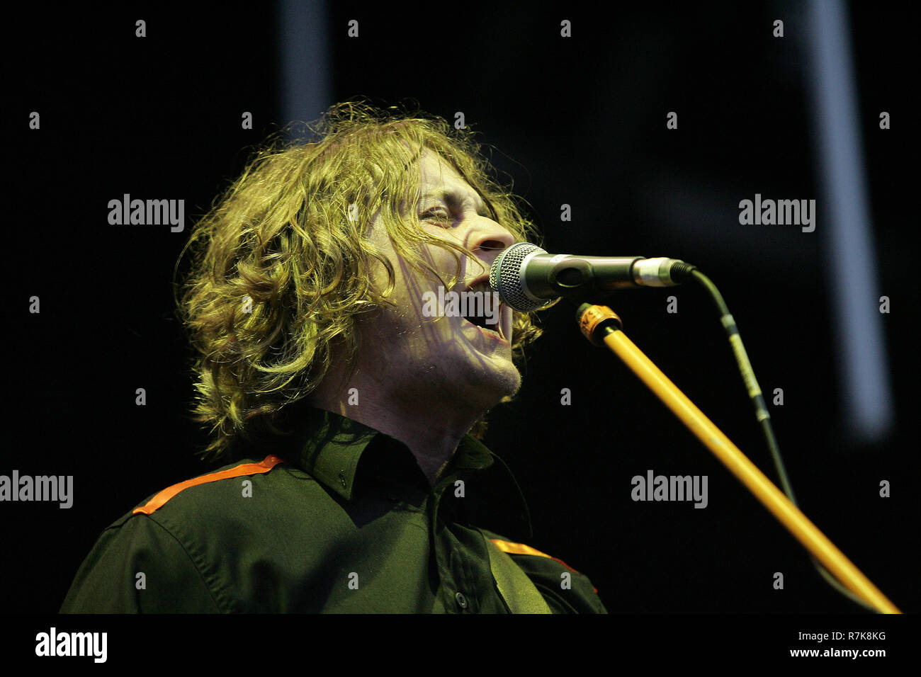 DAVID MCCABE THE ZUTONS HULL KC STADIUM 05 July 2005 Stock Photo - Alamy