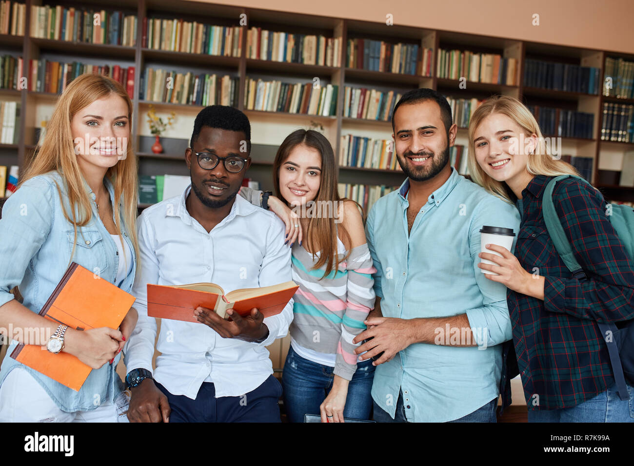 People having fun in library hi-res stock photography and images - Alamy