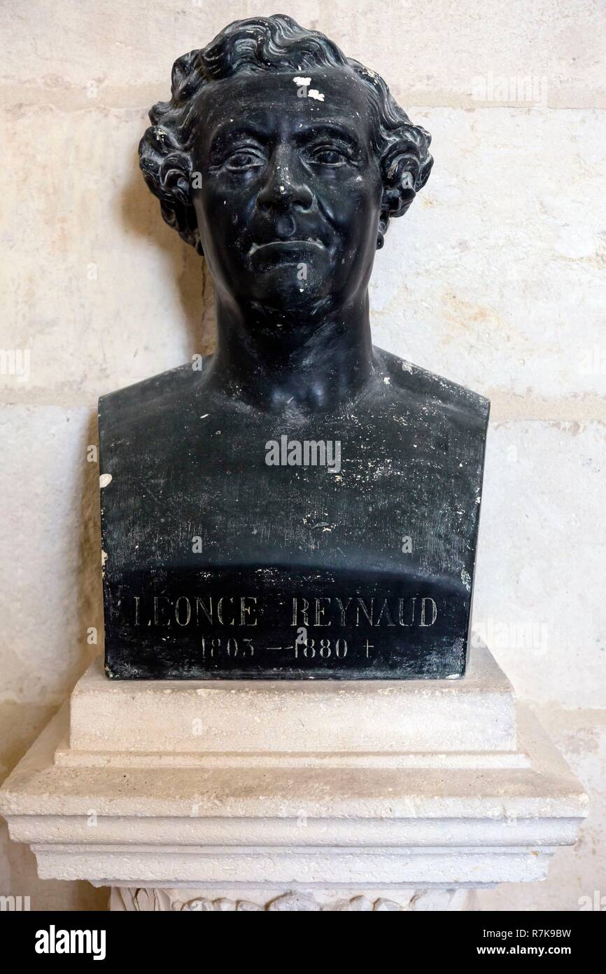 France, Gironde, Verdon sur Mer, rocky plateau of Cordouan, lighthouse ...