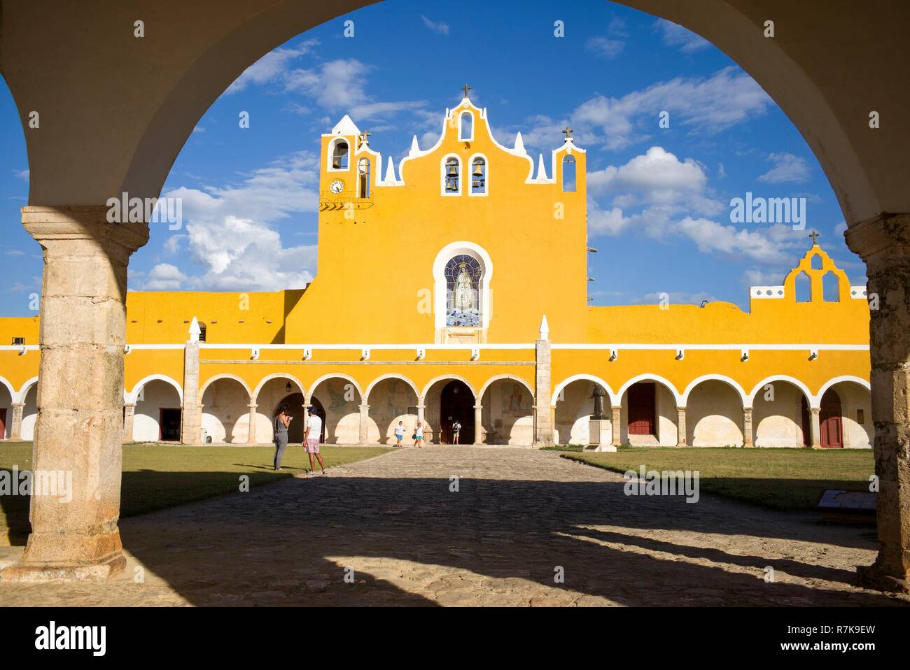 Mexico, Yucatán, Izamal, the yellow city, convent San Antonio de Padua ...