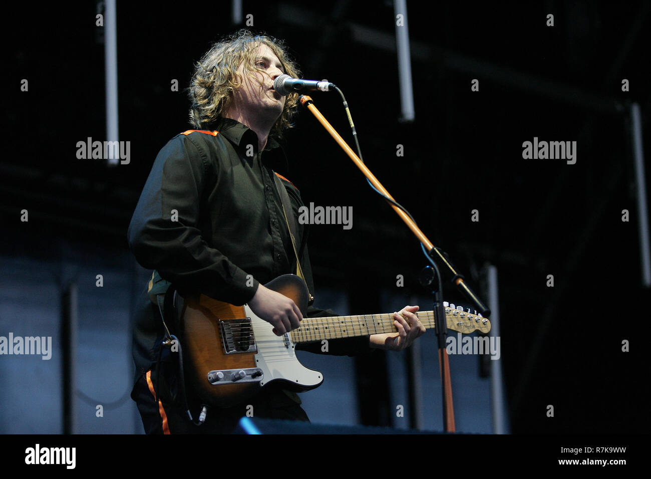 DAVID MCCABE THE ZUTONS HULL KC STADIUM 05 July 2005 Stock Photo - Alamy