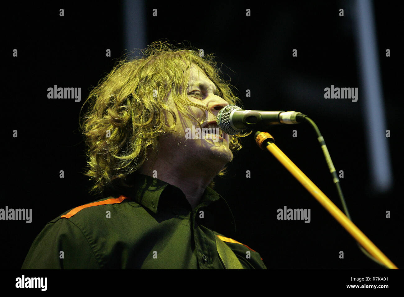 DAVID MCCABE THE ZUTONS HULL KC STADIUM 05 July 2005 Stock Photo - Alamy