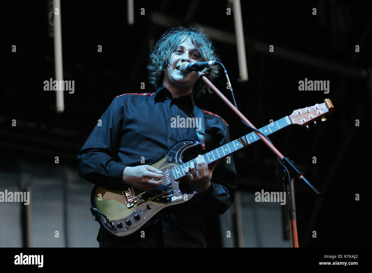 DAVID MCCABE THE ZUTONS HULL KC STADIUM 05 July 2005 Stock Photo - Alamy