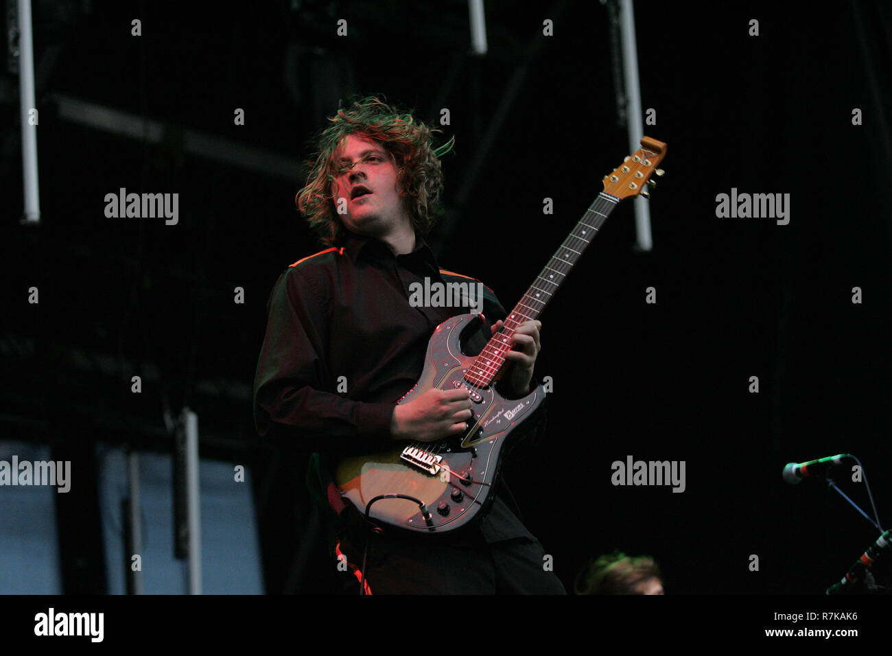 DAVID MCCABE THE ZUTONS HULL KC STADIUM 05 July 2005 Stock Photo - Alamy