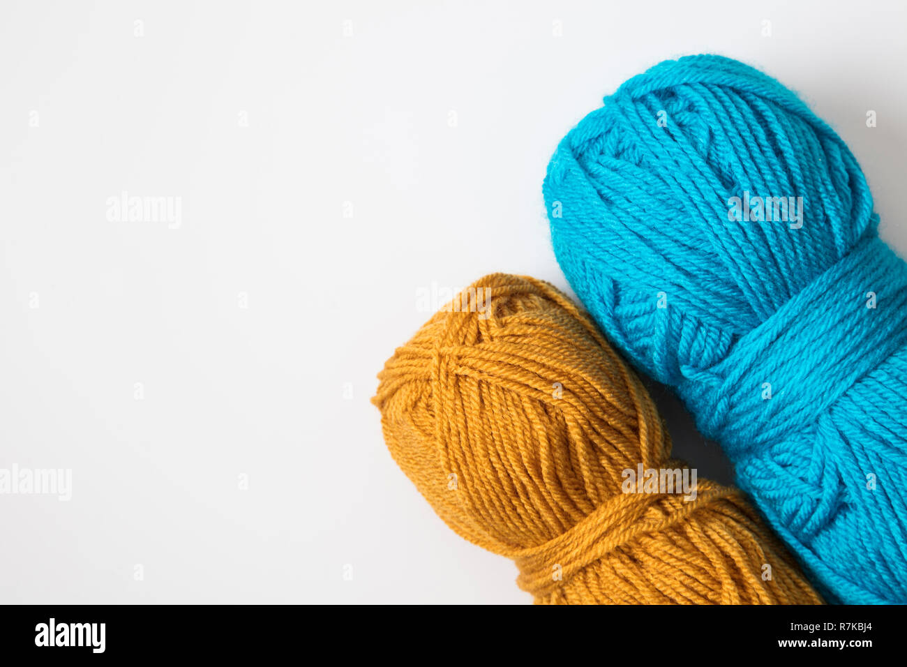 From above ball of wool hi-res stock photography and images - Alamy