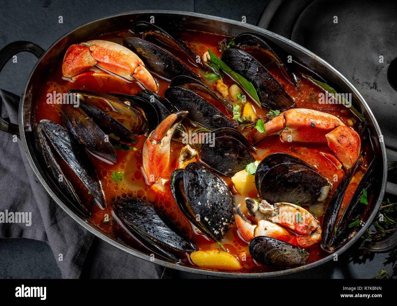 Seafood soup with mussels and crabs in metal pot Stock Photo - Alamy