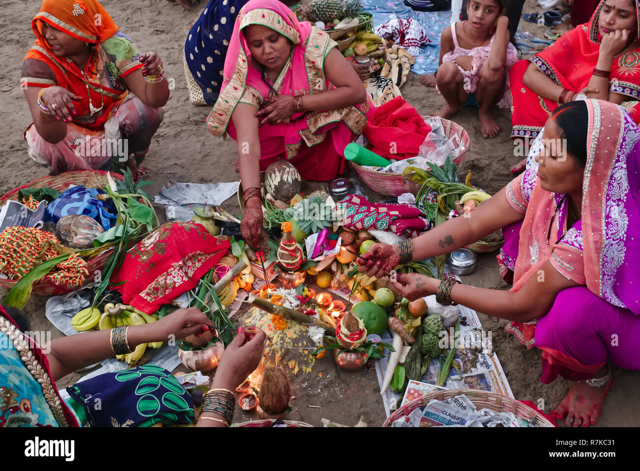 Womens role hinduism hi-res stock photography and images - Alamy