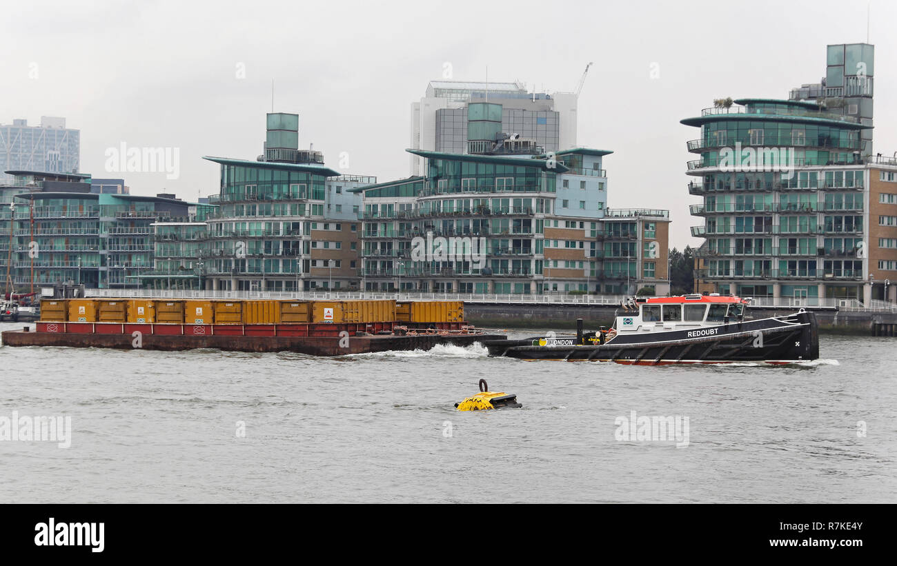 Waste barges on the thames hi-res stock photography and images - Alamy
