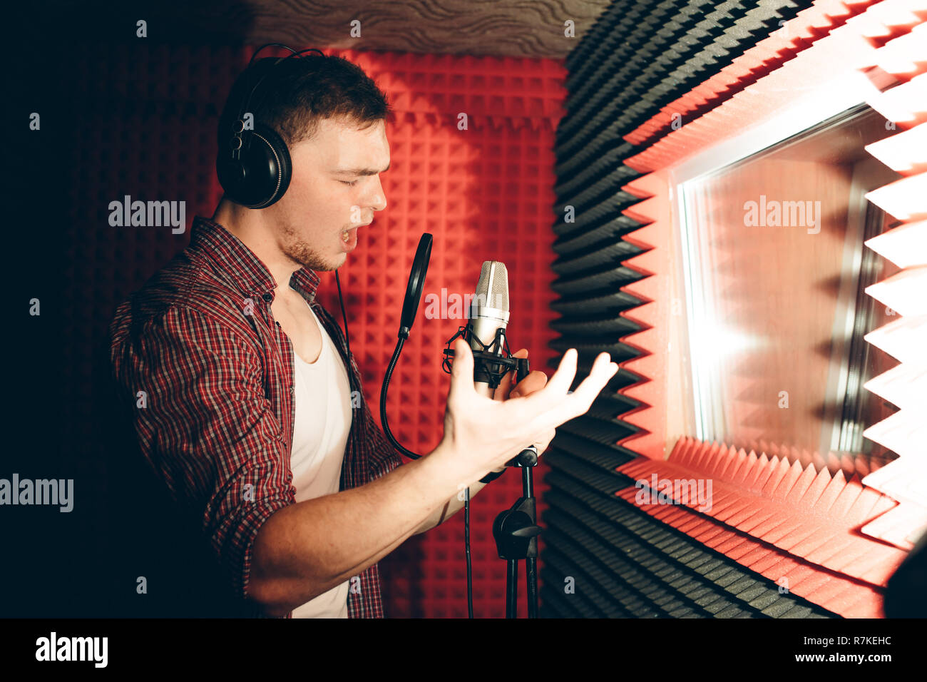 gorgeous man singing the hit with gestures Stock Photo - Alamy