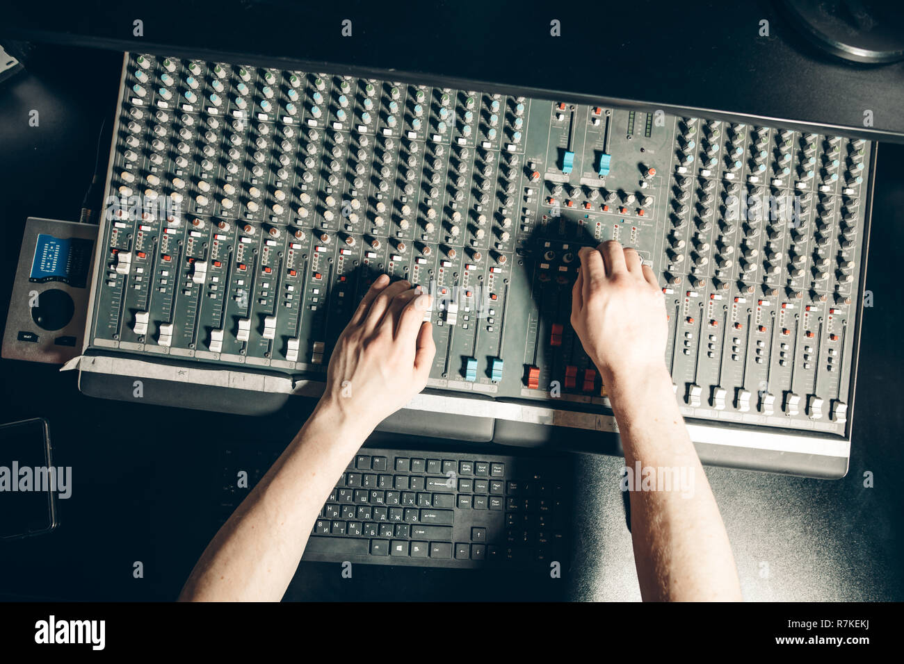 Turning off computer hi-res stock photography and images - Alamy