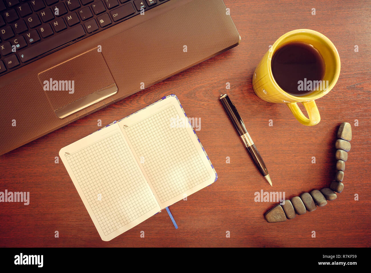 Office table notepad computer tea hi-res stock photography and images ...
