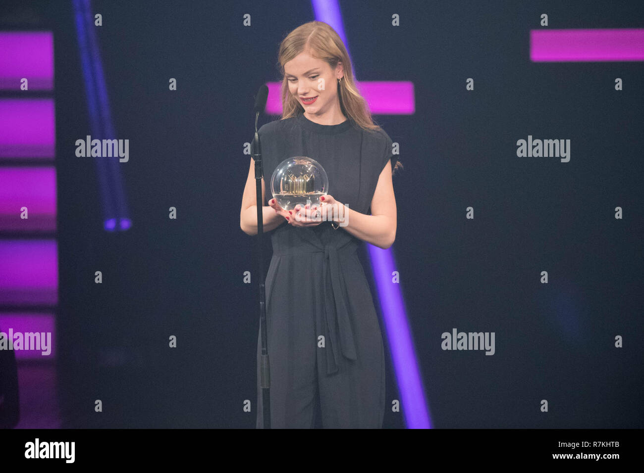 Bochum, Deutschland. 07th Dec, 2018. AMILLI (musician, singer, singer ...