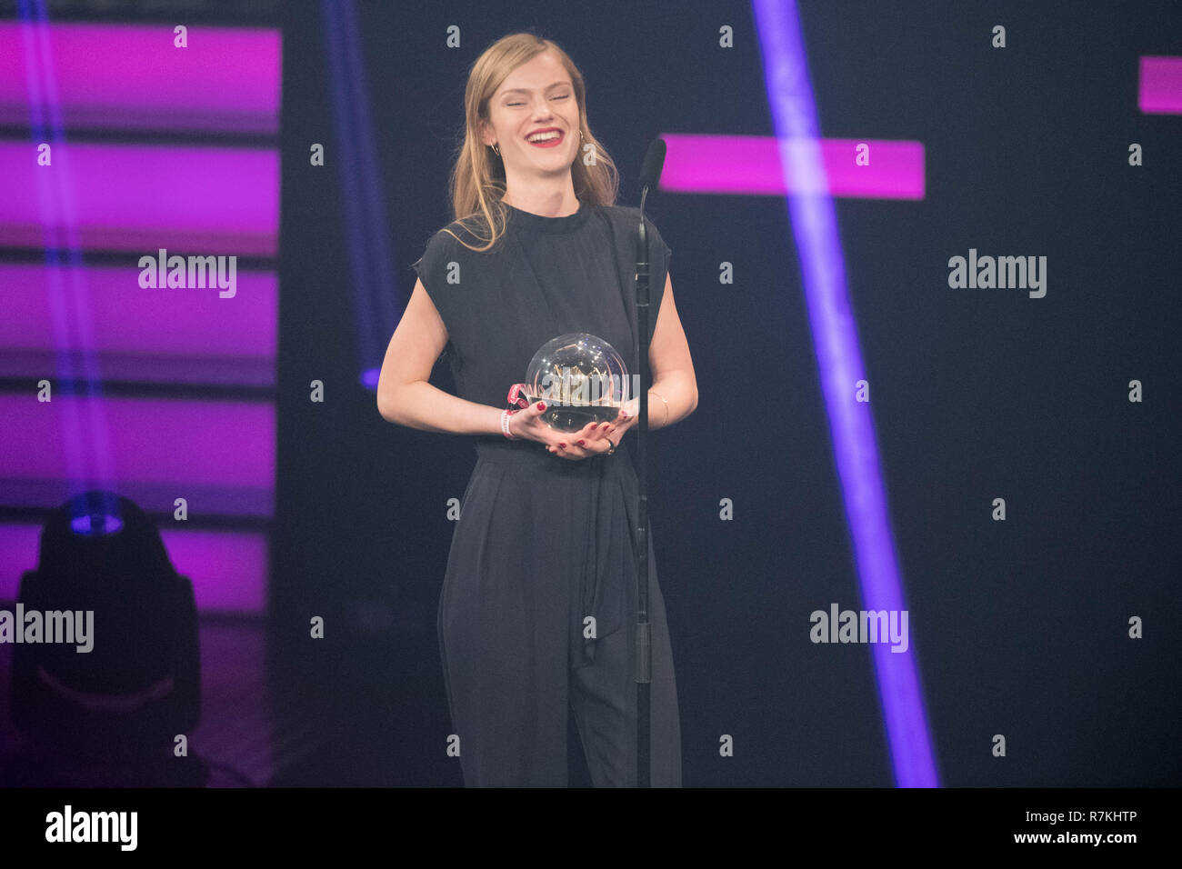 1live hi-res stock photography and images - Alamy