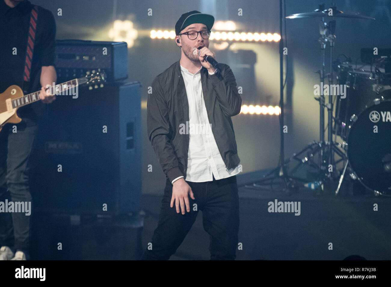 Mark forster singing hi-res stock photography and images - Alamy