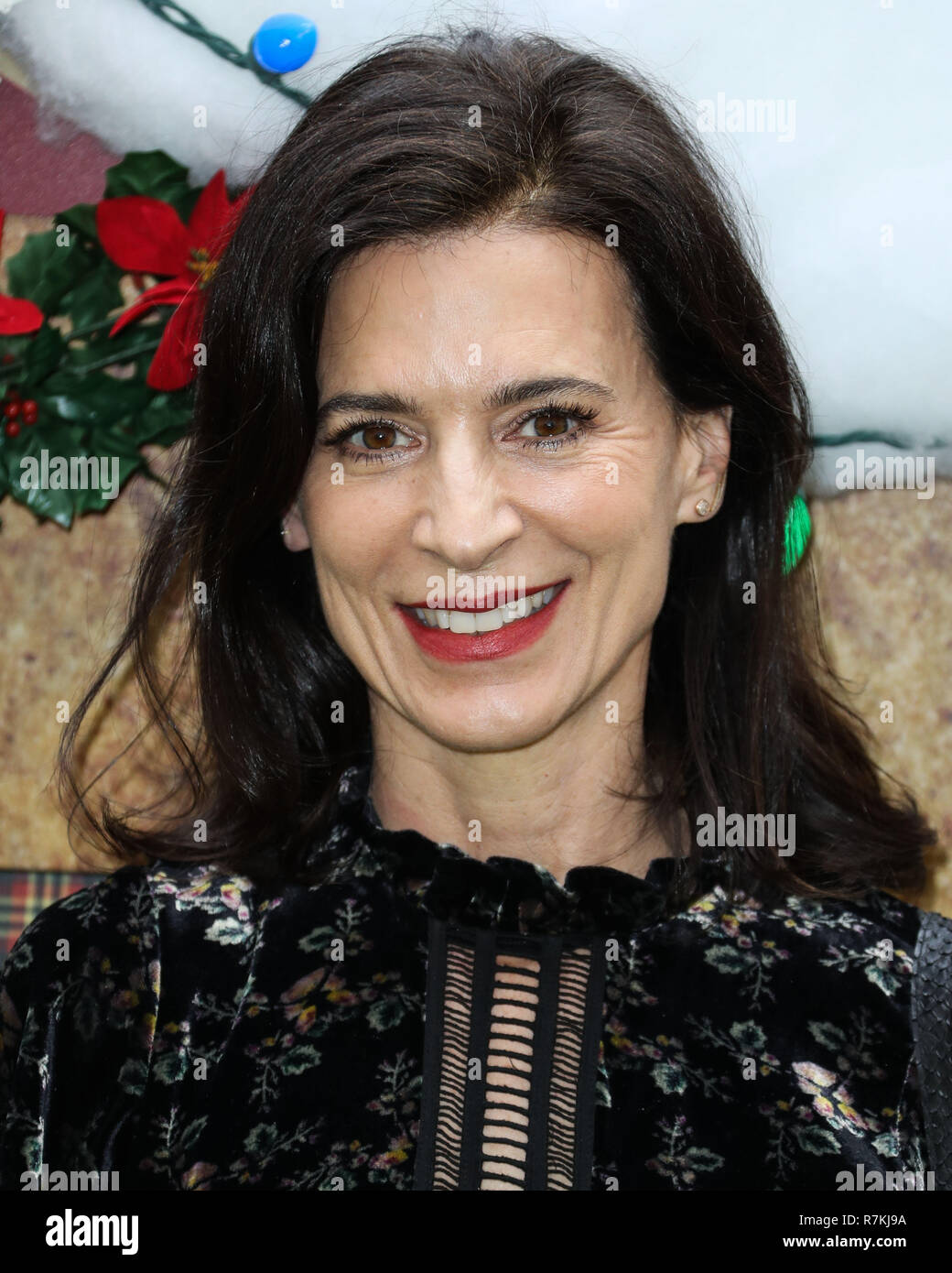 Los Angeles, USA. 9th Dec 2018. Actress Perrey Reeves arrives at the ...