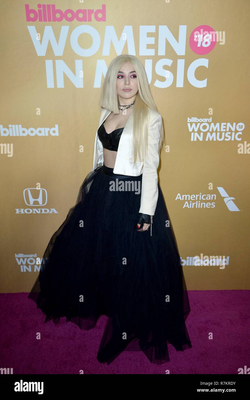Ava max 2018 hi-res stock photography and images - Alamy