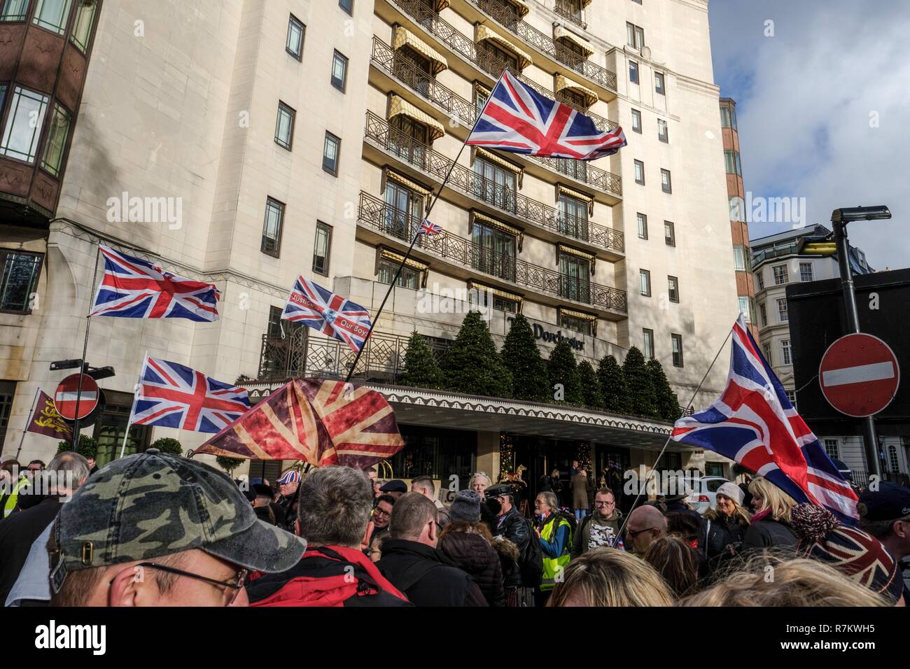 London, UK. 9th Dec, 2018. Protester seen waving the Union flag during ...