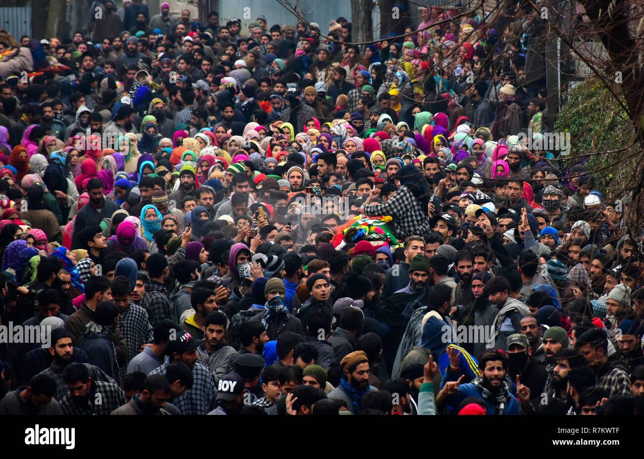 December 10, 2018 - Thousands of mourners carry the body of alleged rebels Mudasir Parray, 14 ...