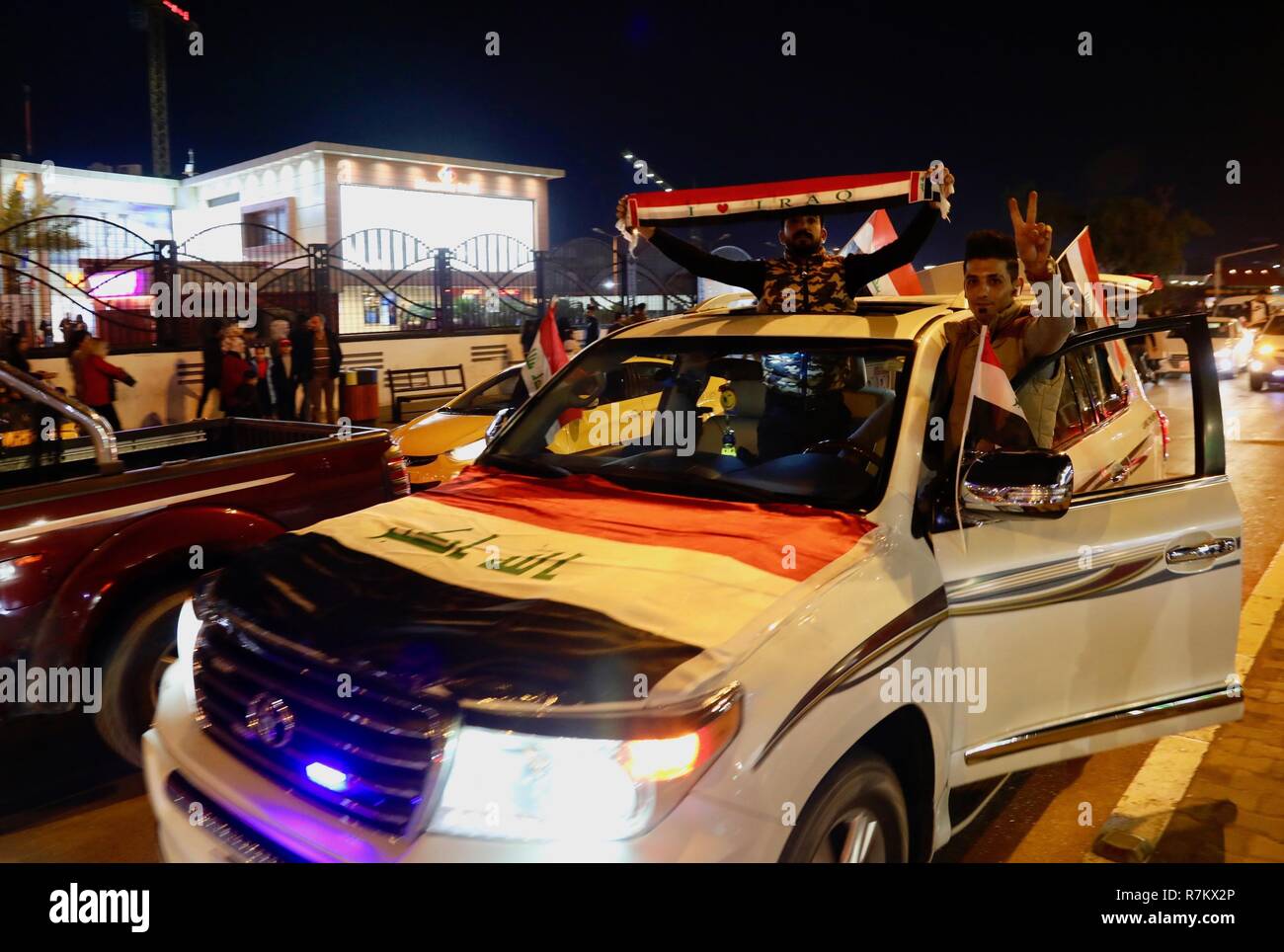 Iraqis celebrate victory hi-res stock photography and images - Alamy