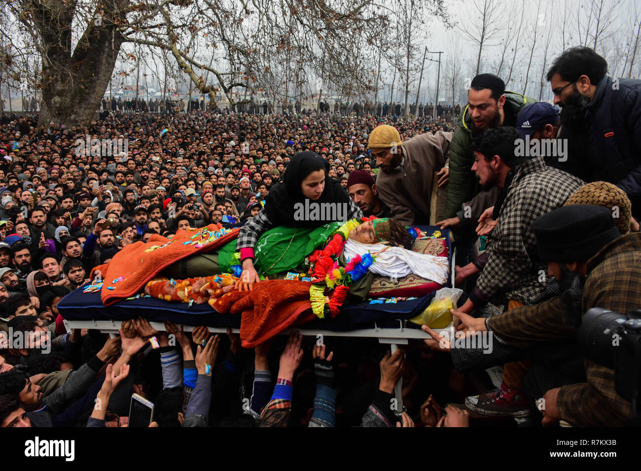 December 10, 2018 - Thousands of mourners carry the body of alleged rebels Mudasir Parray, 14 ...