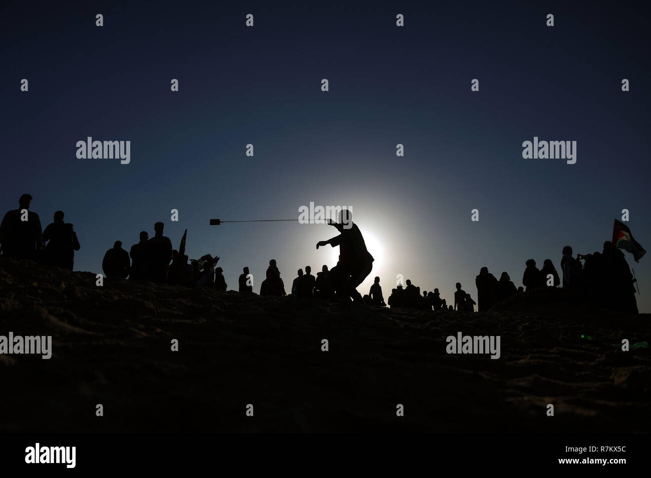Palestine slingshot hi-res stock photography and images - Alamy
