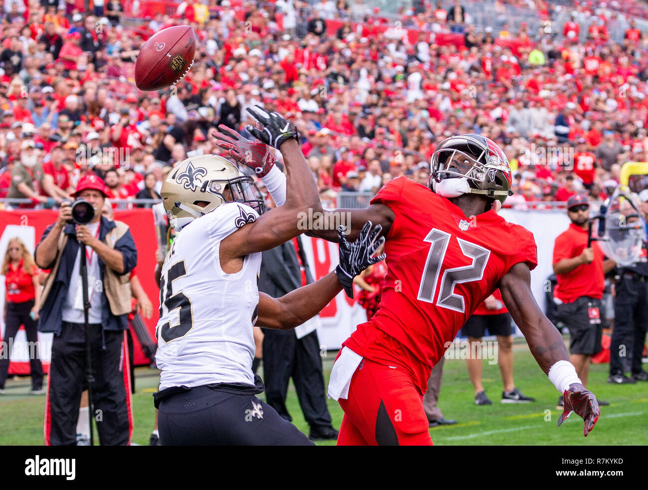 Tampa, Florida, USA. 09th Dec, 2018. New Orleans Saints cornerback Eli ...