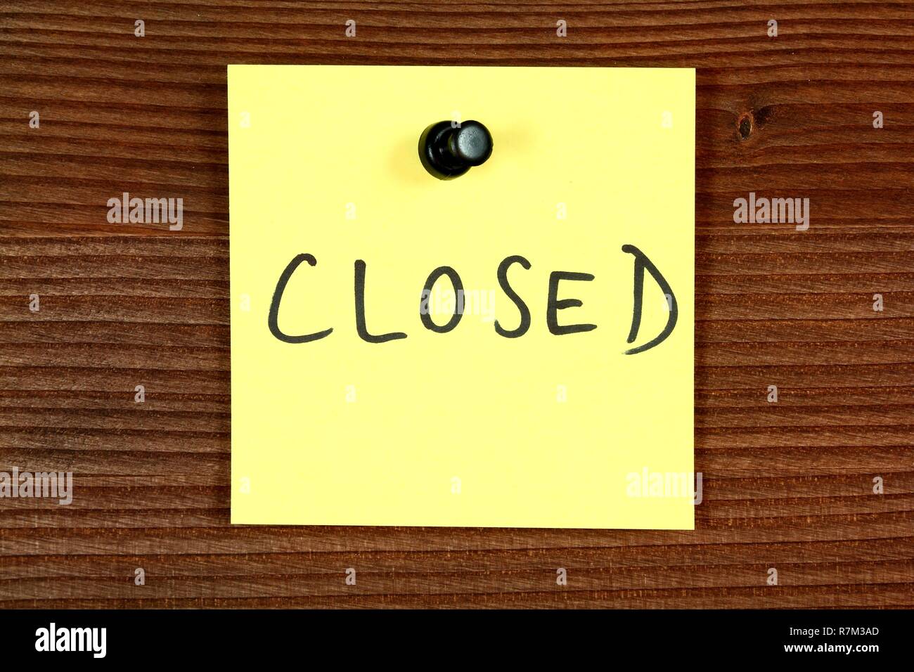 Store closing board hi-res stock photography and images - Alamy