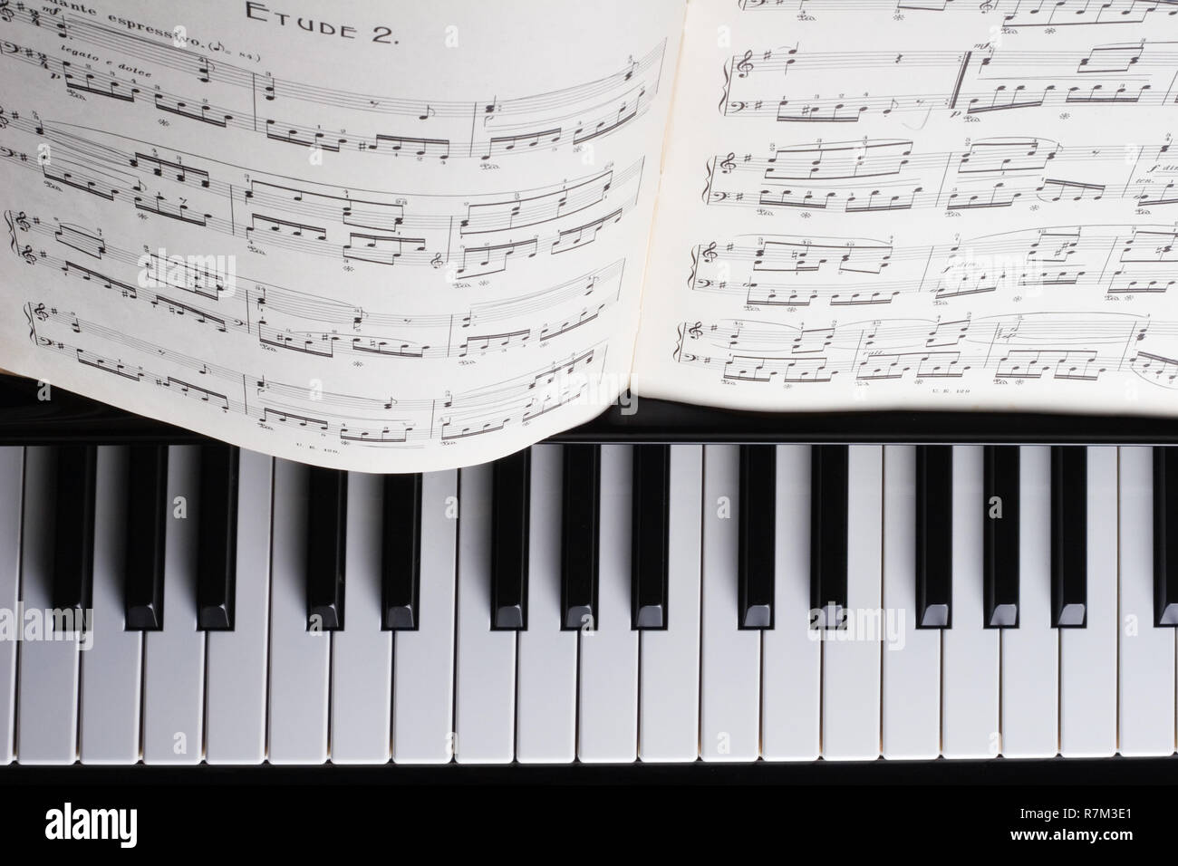 Piano music book hi-res stock photography and images - Alamy