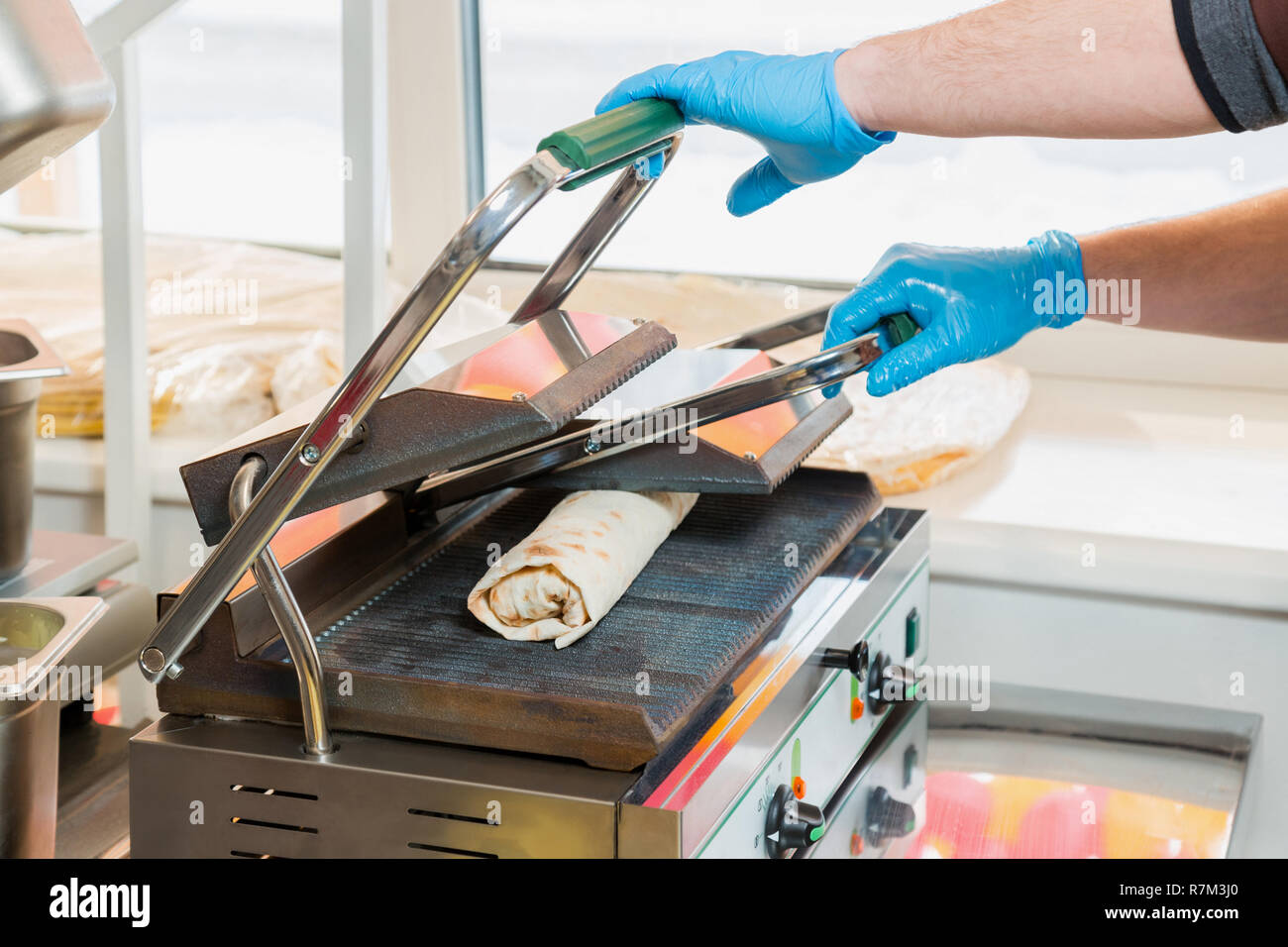 Shawarma making hi-res stock photography and images - Alamy