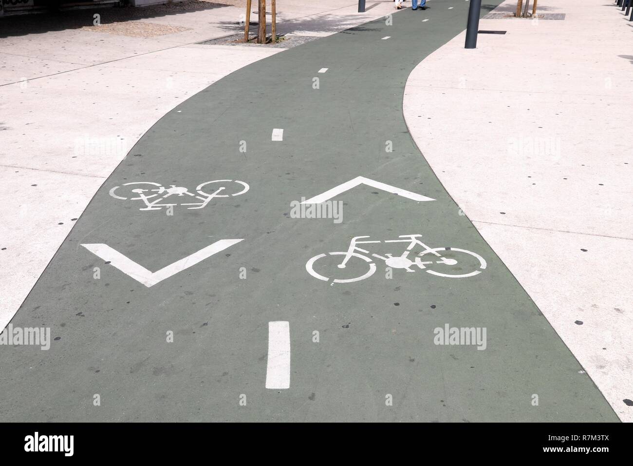 Cycling infrastructure hi-res stock photography and images - Alamy