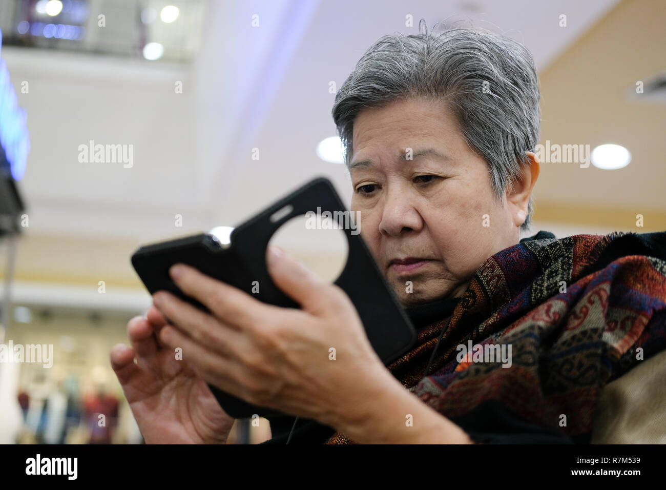 Elderly old lady texting message hi-res stock photography and images ...