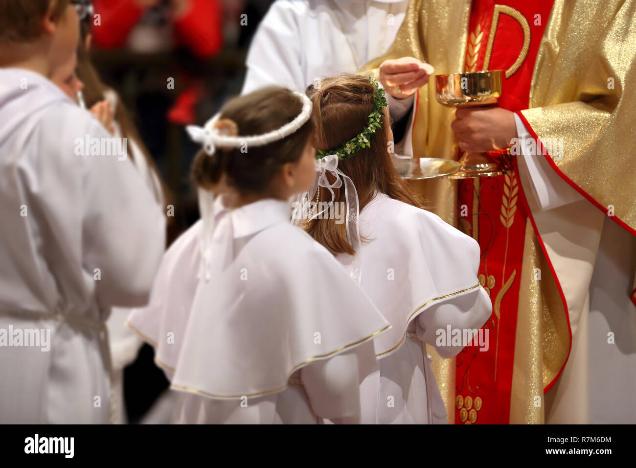 First holy communion children hi-res stock photography and images - Alamy