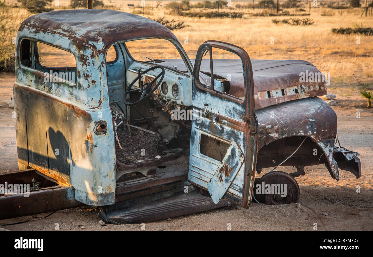 Car old abandoned wreck hi-res stock photography and images - Alamy