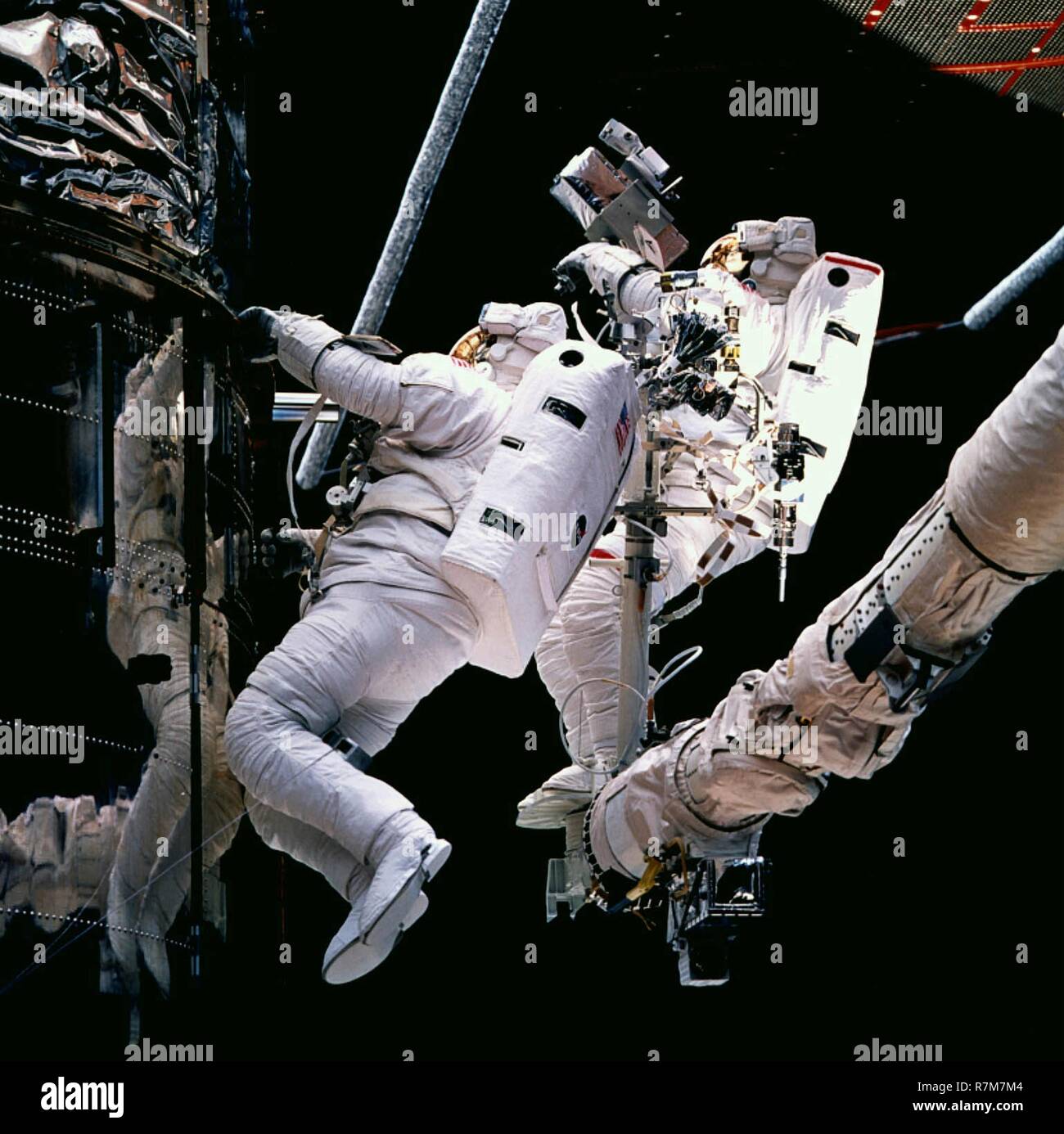 American astronaut Mark C. Lee attaches thermal insulation blankets to ...