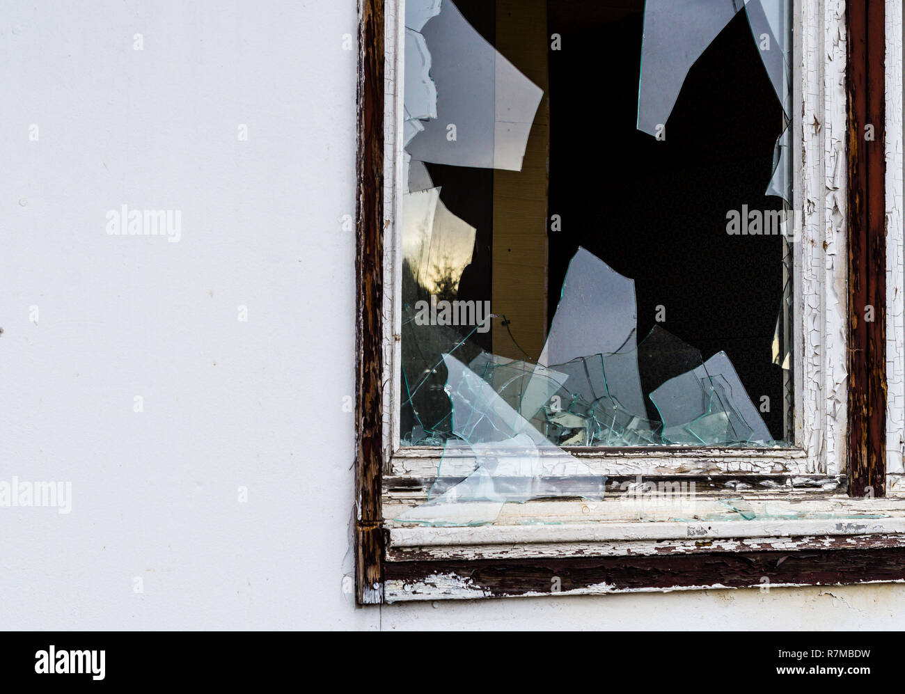 Burglary damage hi-res stock photography and images - Alamy