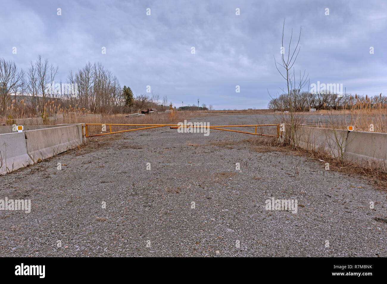 Empty pit hi-res stock photography and images - Alamy