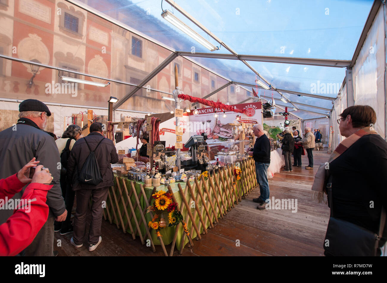 The White truffle. (Tuber Magnatum Pico), fair, in November Stock Photo ...