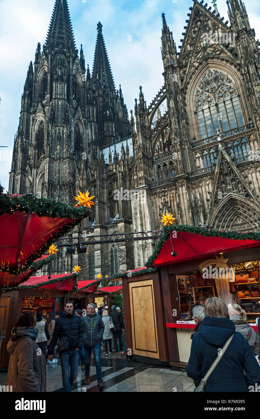 Christmas Market & Cathedral, Cologne, Germany Stock Photo - Alamy