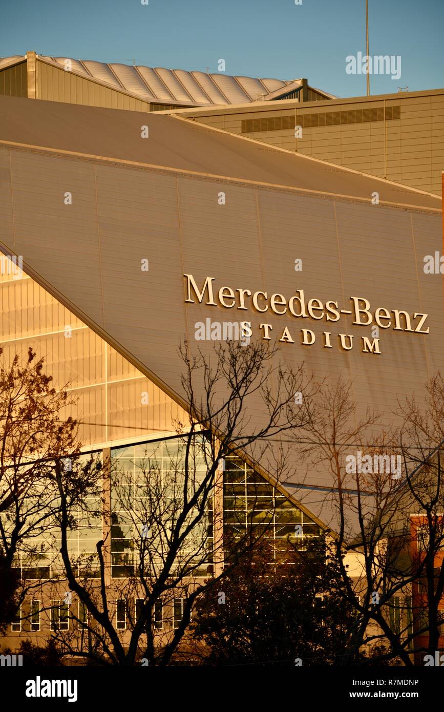 Mercedes benz stadium atlanta exterior hi-res stock photography and ...