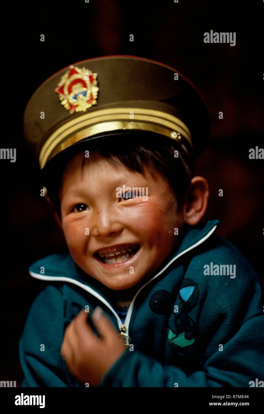 Child wearing army hat hi-res stock photography and images - Alamy