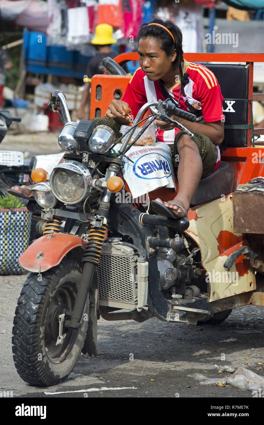 Myanmar, Mandalay, the fish market Stock Photo - Alamy