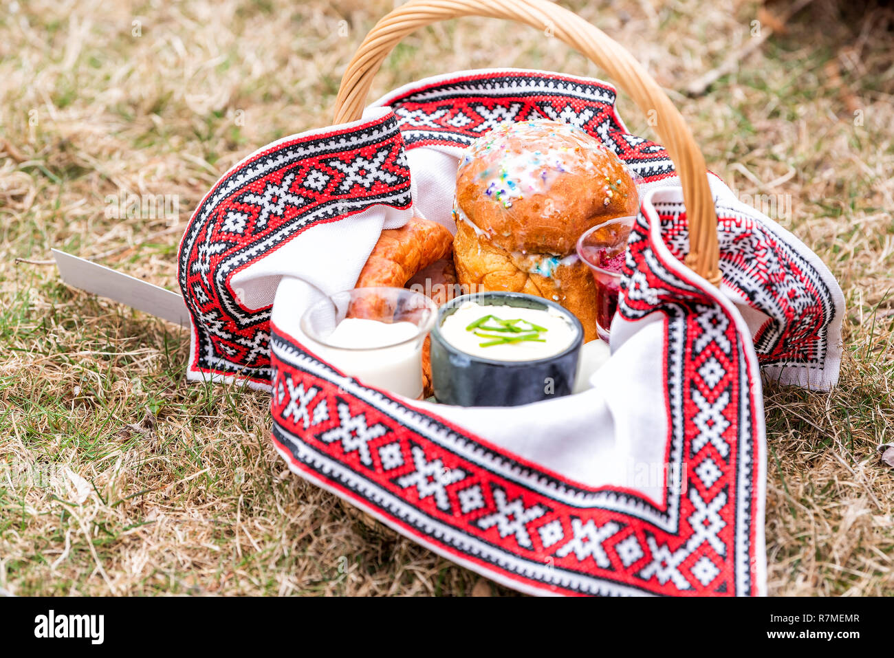 Kulich Russian Orthodox Easter blessing wicker straw basket ...