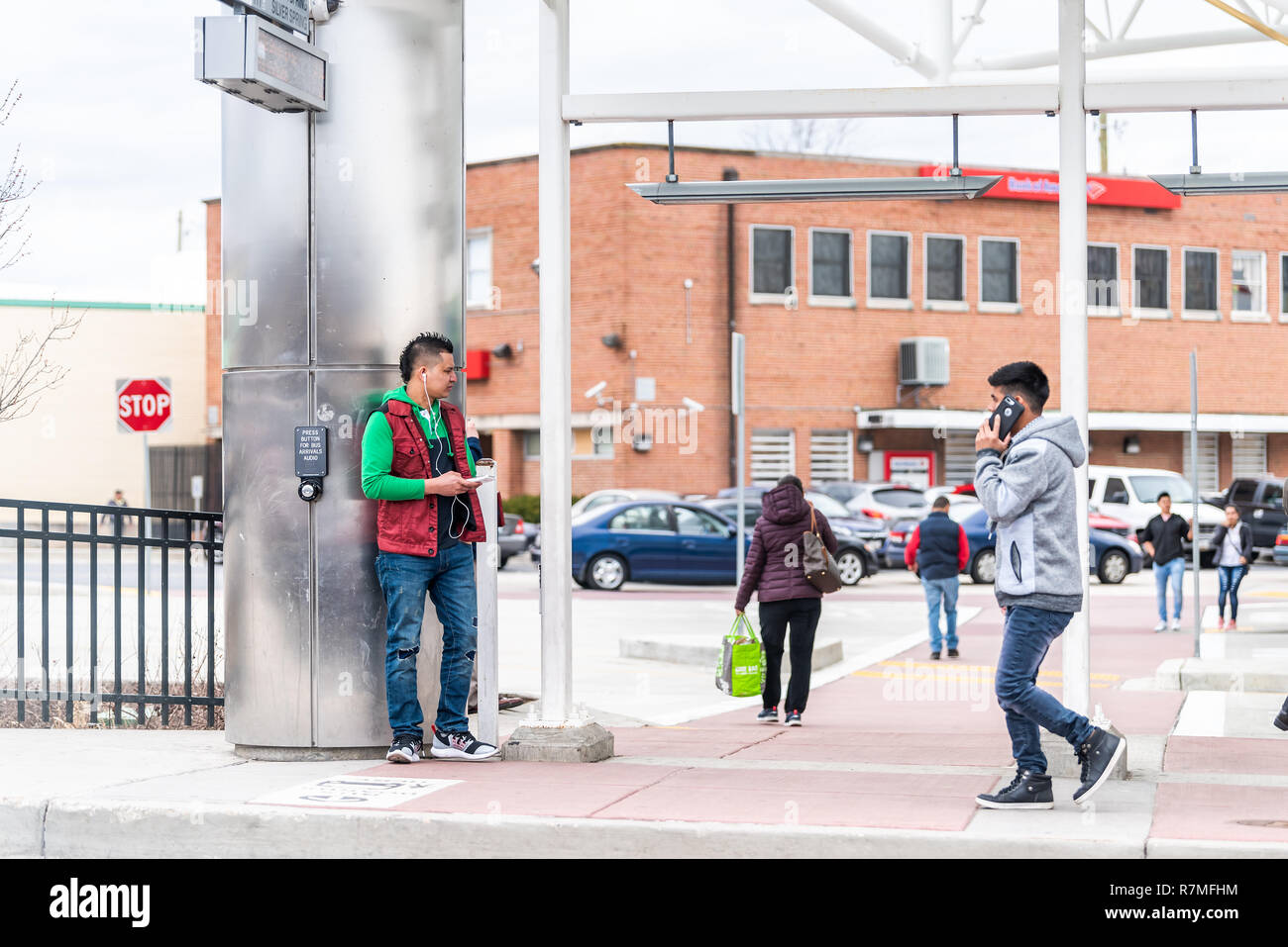 Washington dc bus stop hi-res stock photography and images - Alamy