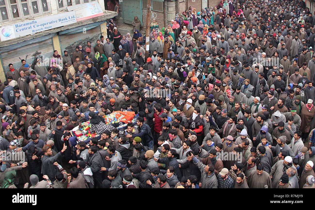 Hajin, Kashmir. 10th December, 2018. Sister of a 14 year old militant ...